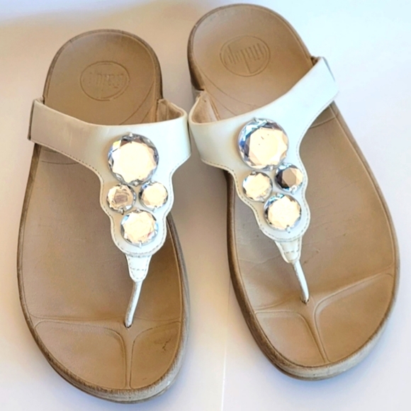 Fitflop | Shoes | Fitflop Lunetta Jeweled Leather Mirror Embellished Thong Sandals Style 81194 ...